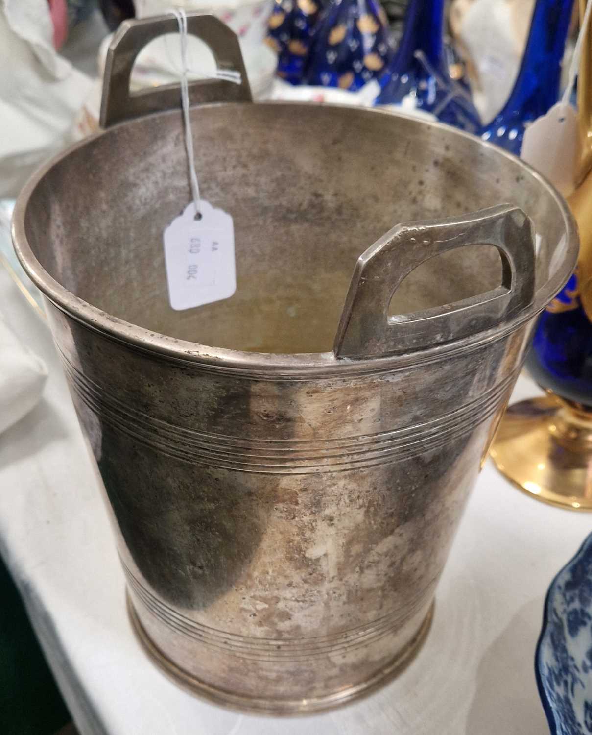 Lot 487 - A EPNS twin-handled ice bucket, the