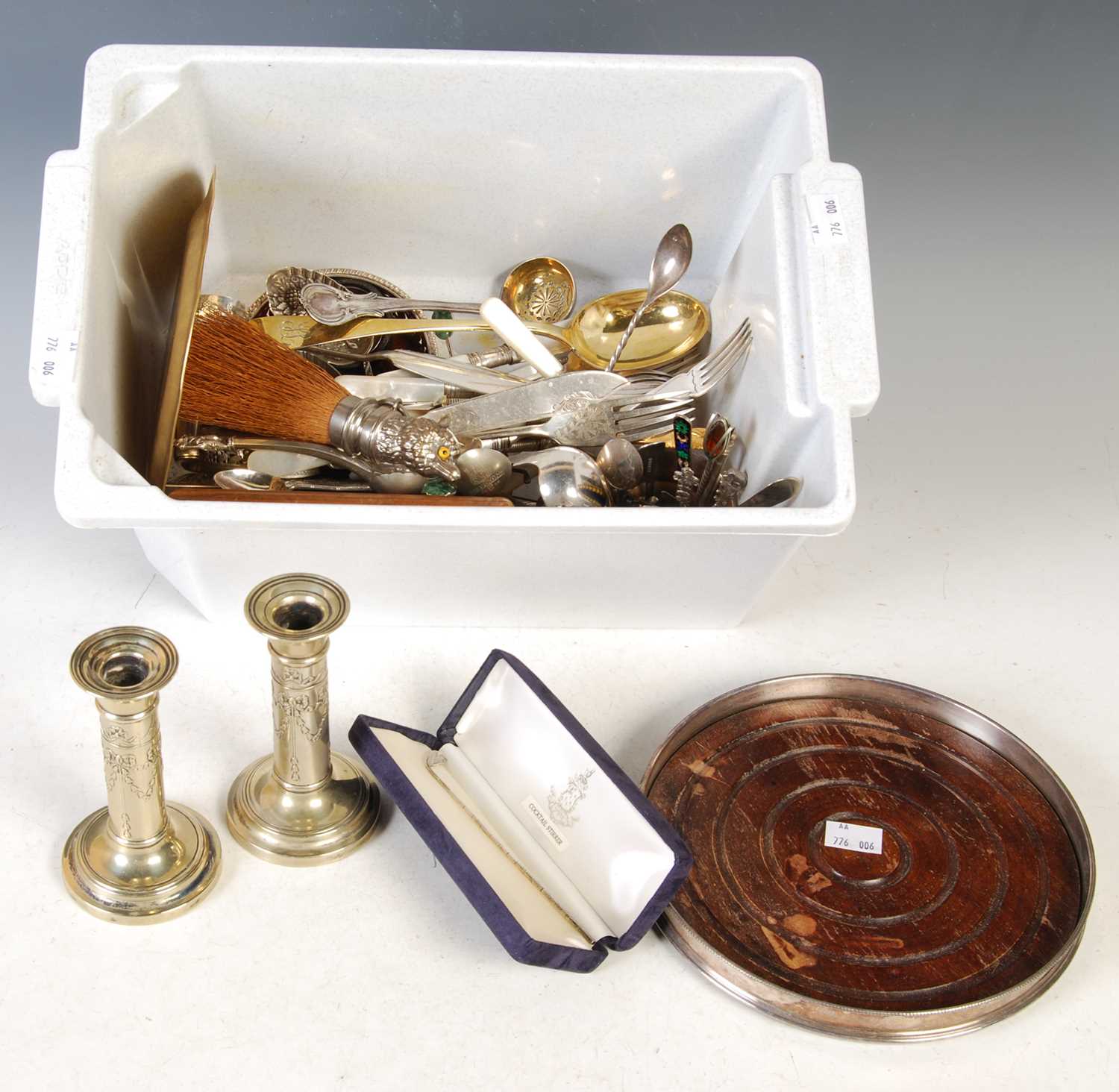 Lot 341 - Box - assorted metalware to include mixed EP