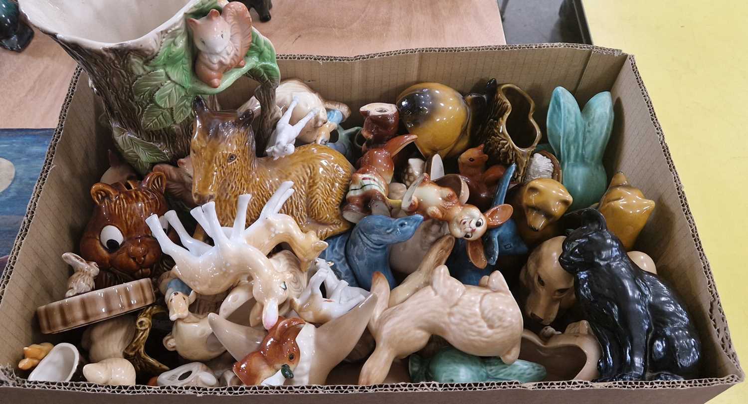 Lot 568 - Box - assorted animal figures to include