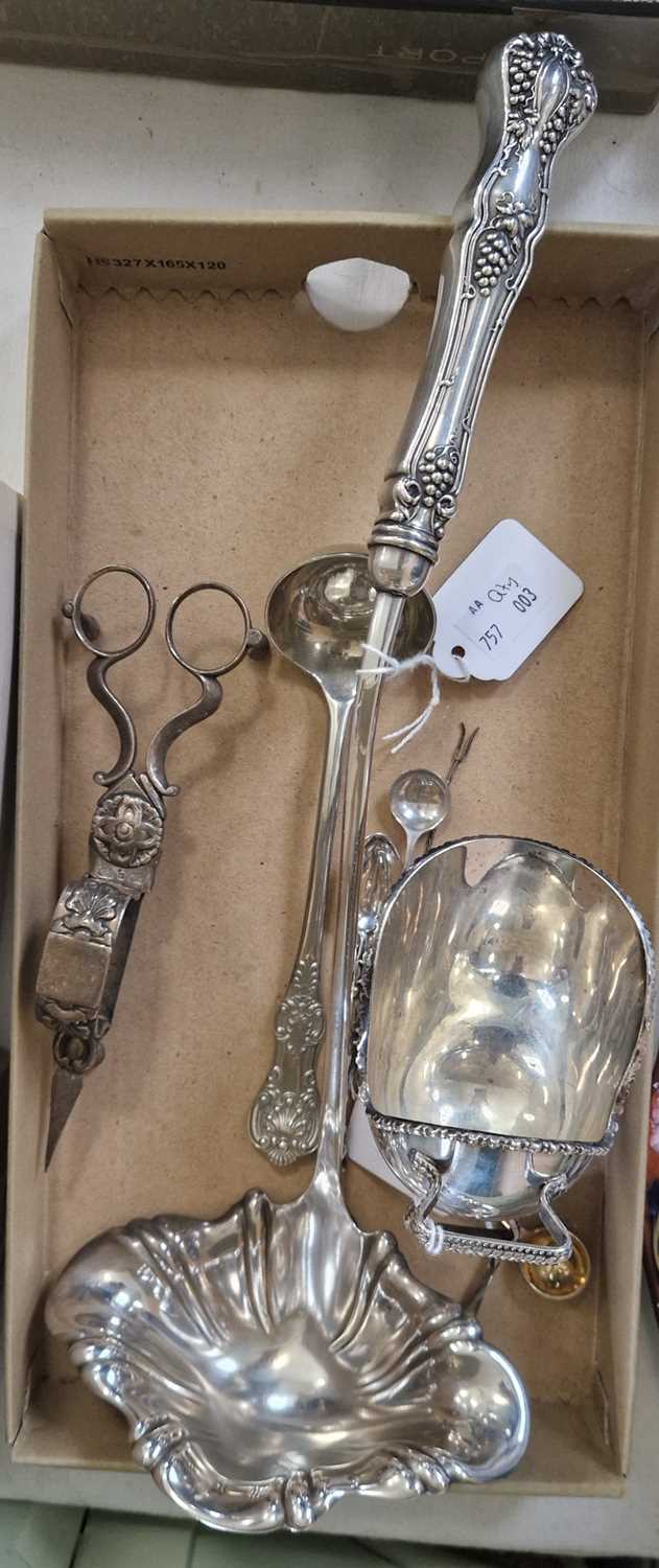 Lot 462 - A small collection of EPNS to include a