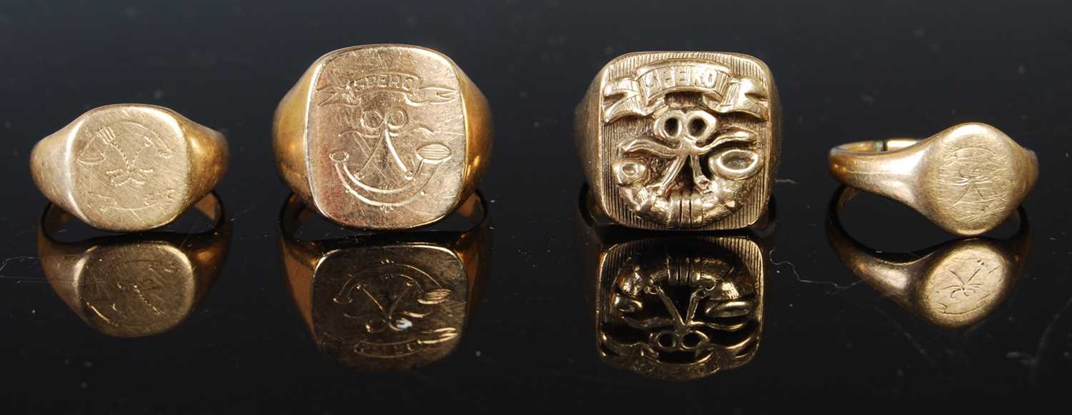 Lot 285 - Four assorted 9ct gold signet rings, gross