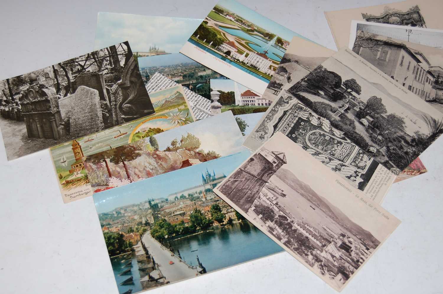 Lot 223 - A collection of vintage postcards to include