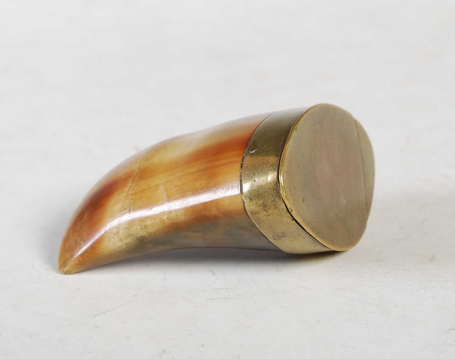 Lot 256 - A 19th century Scottish deer's hoof snuff