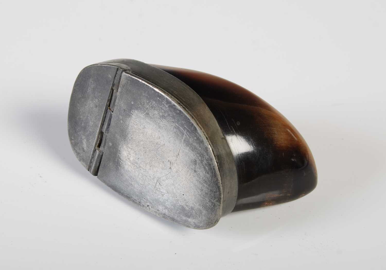 Lot 361 - A 19th century Scottish deer's hoof snuff