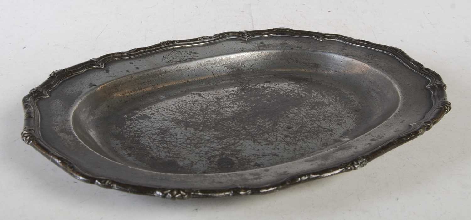 Lot 347 - An 18th century pewter oval ashet with