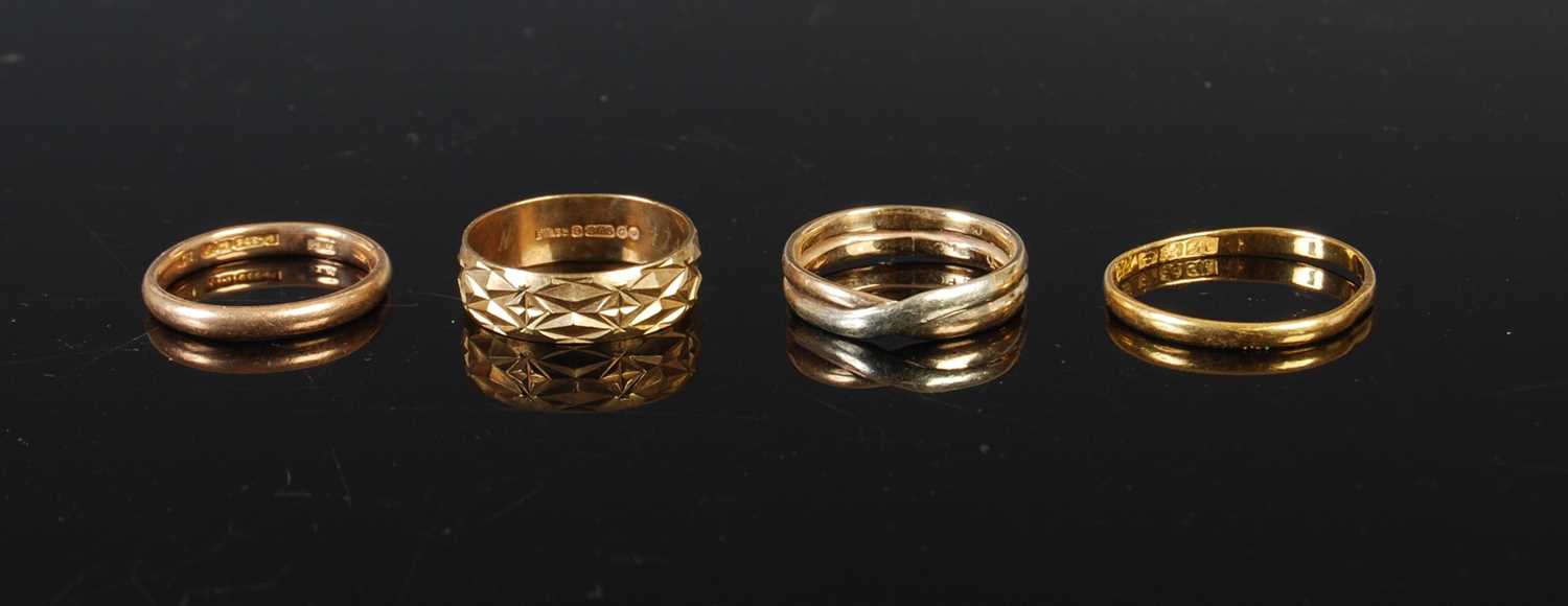 Lot 225 - Three assorted 9ct gold rings, gross weight