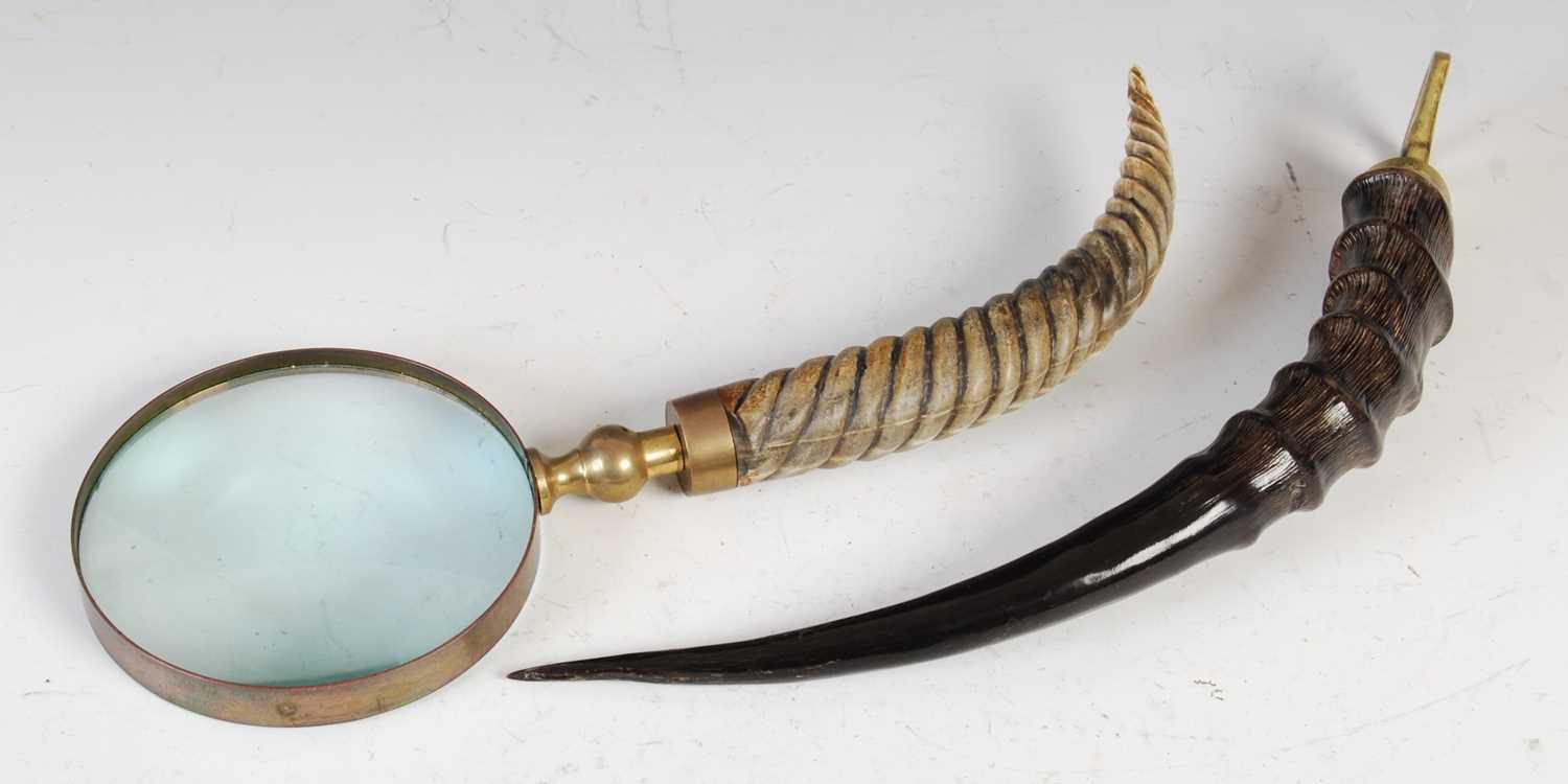 Lot 189 - A horn handled magnifying glass, 28.5cm long,