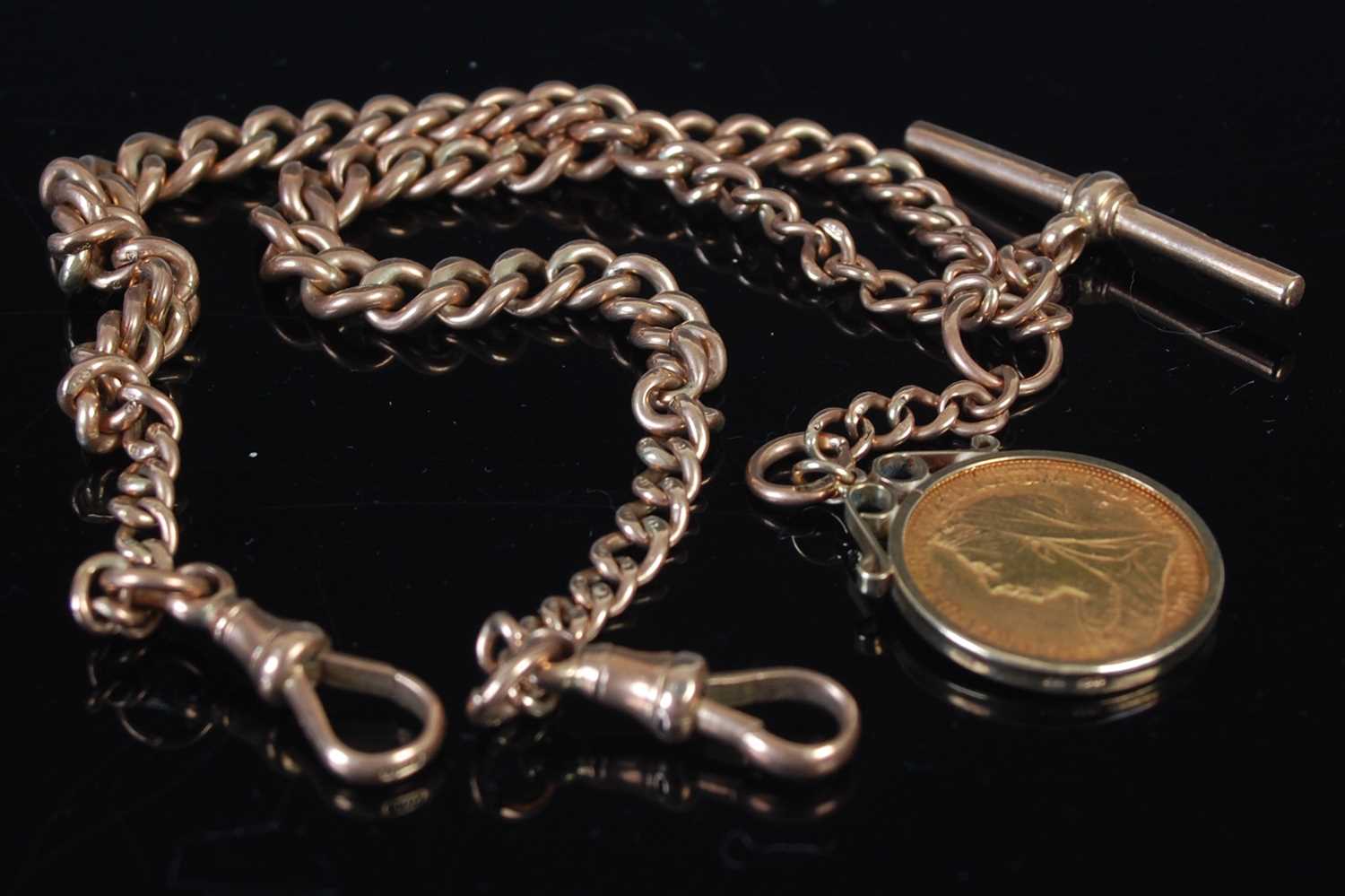 Lot 747 - A 9ct gold graduated Albert chain, with