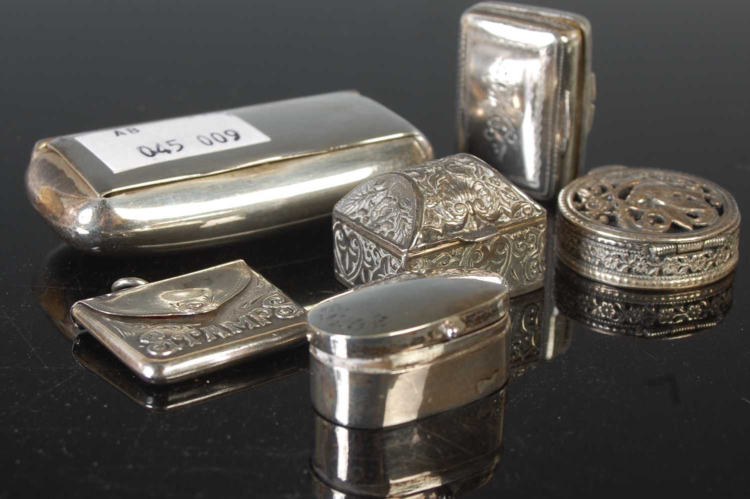 Lot 155 - A collection of silver boxes to include a
