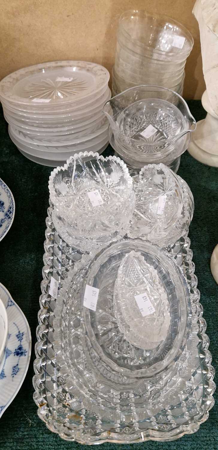 Lot 503 - A collection of glassware to include finger