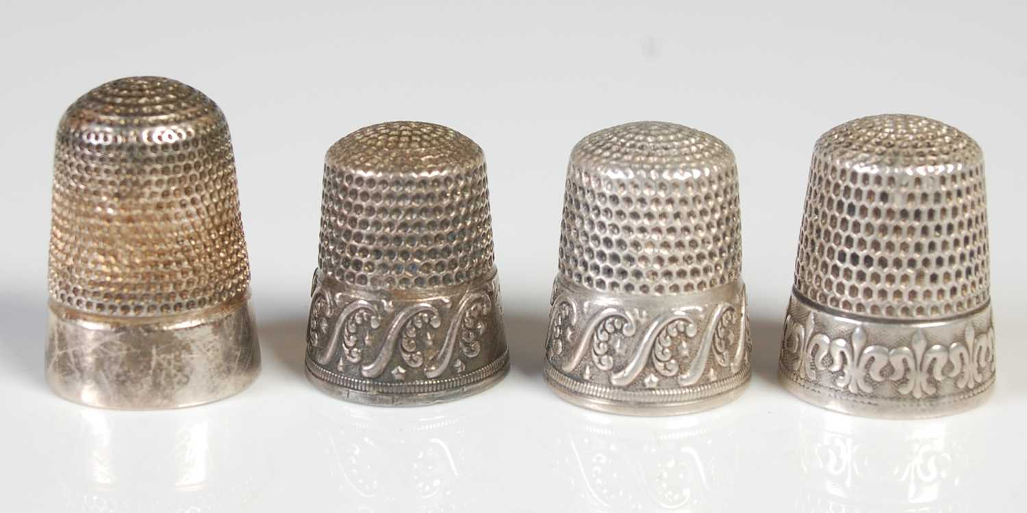 Lot 231 - A Chester silver thimble, makers mark of