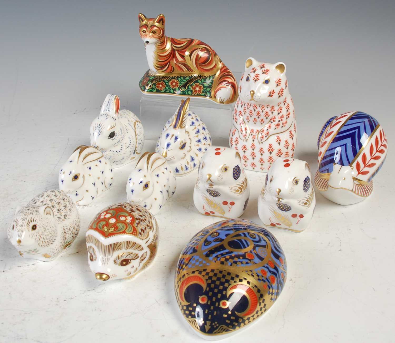Lot 742 - A collection of twelve Royal Crown Derby