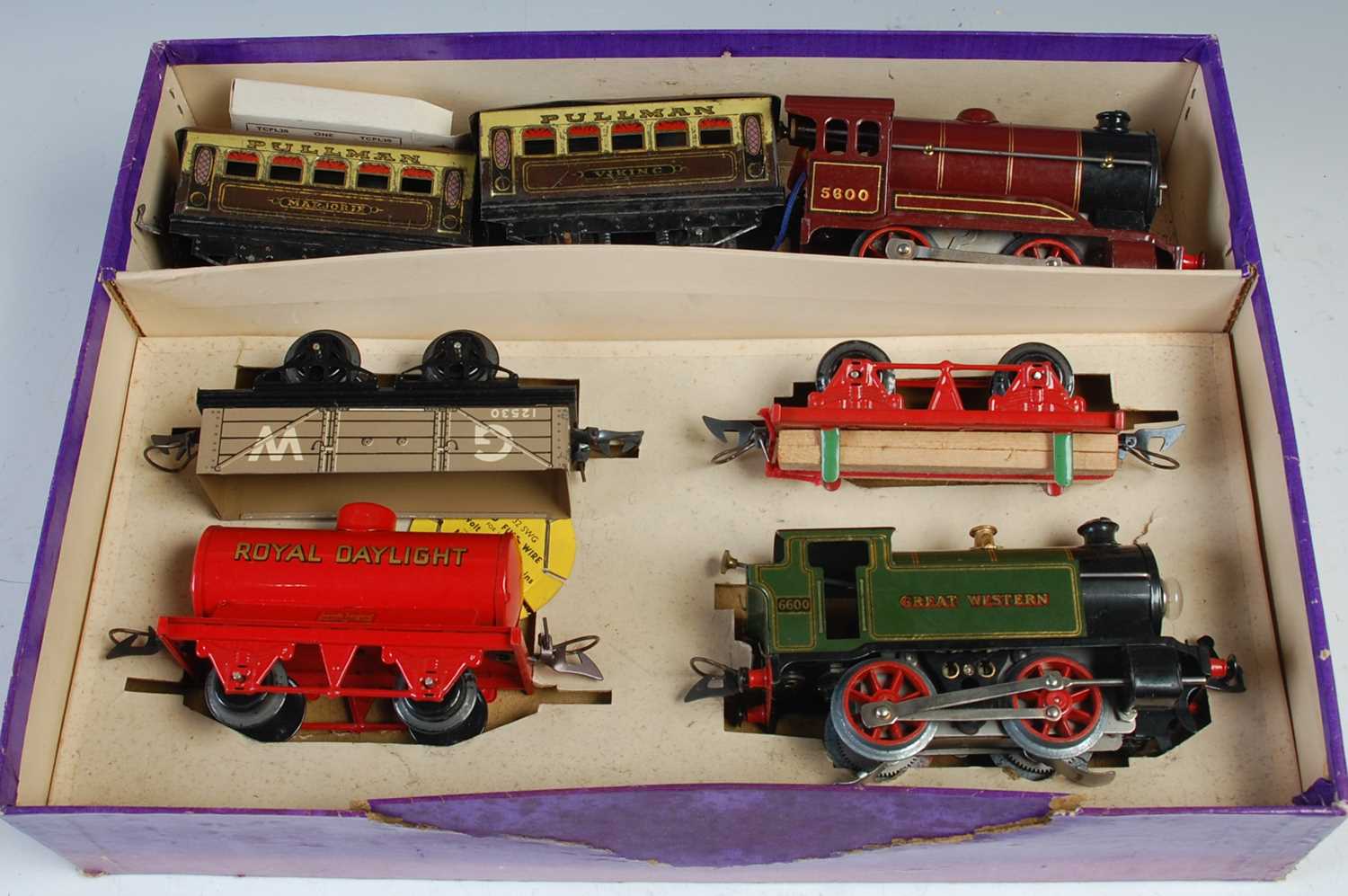 Lot 275 - A vintage boxed Hornby train set.