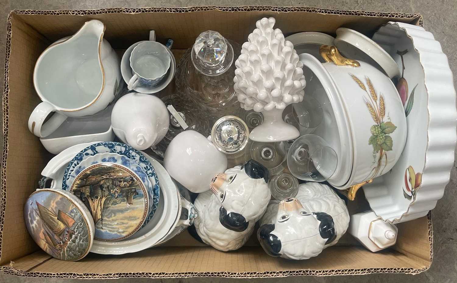 Lot 324 - A box of assorted ceramics and glass ware.