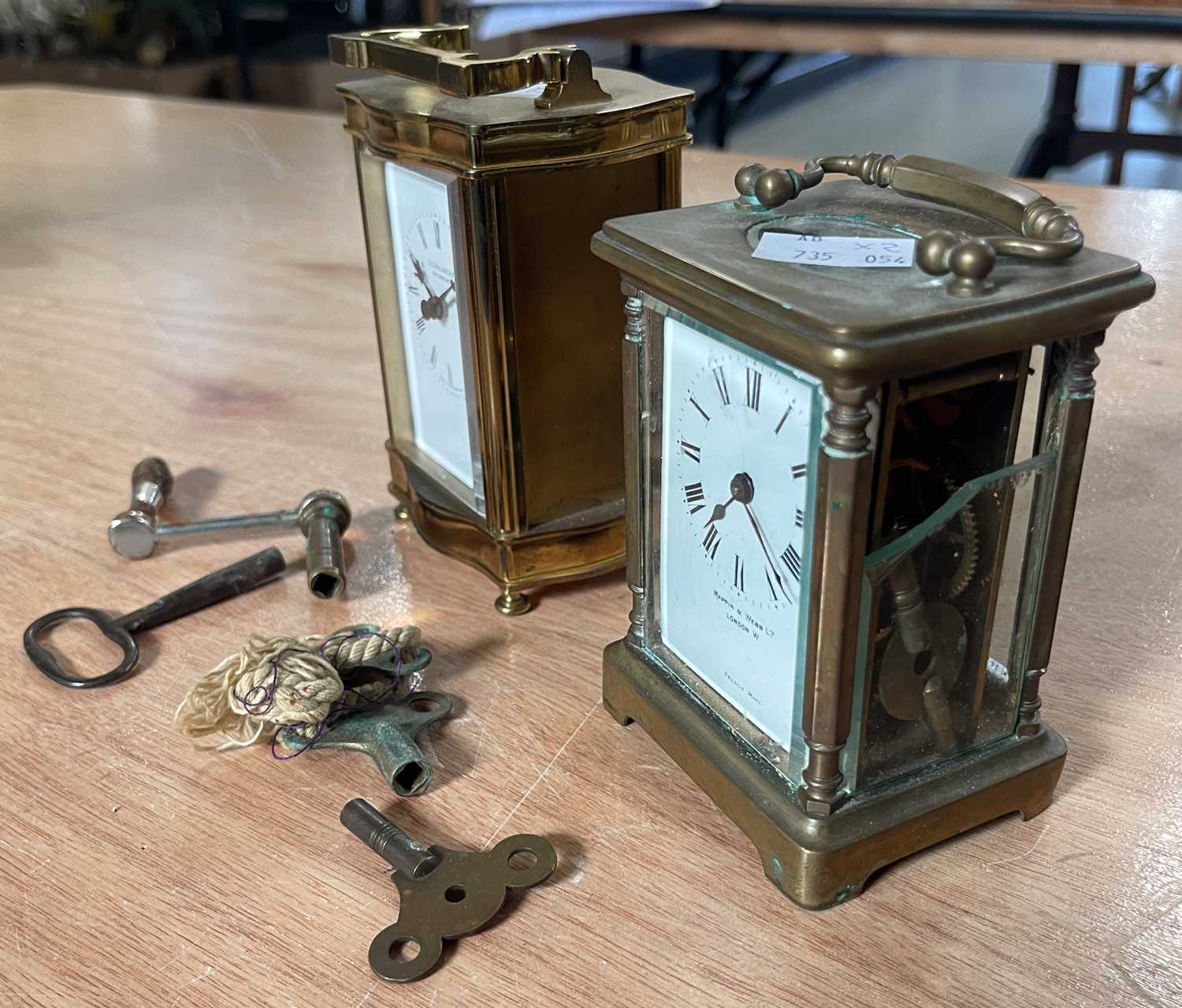 Lot 464 - A modern brass cased carriage clock, the