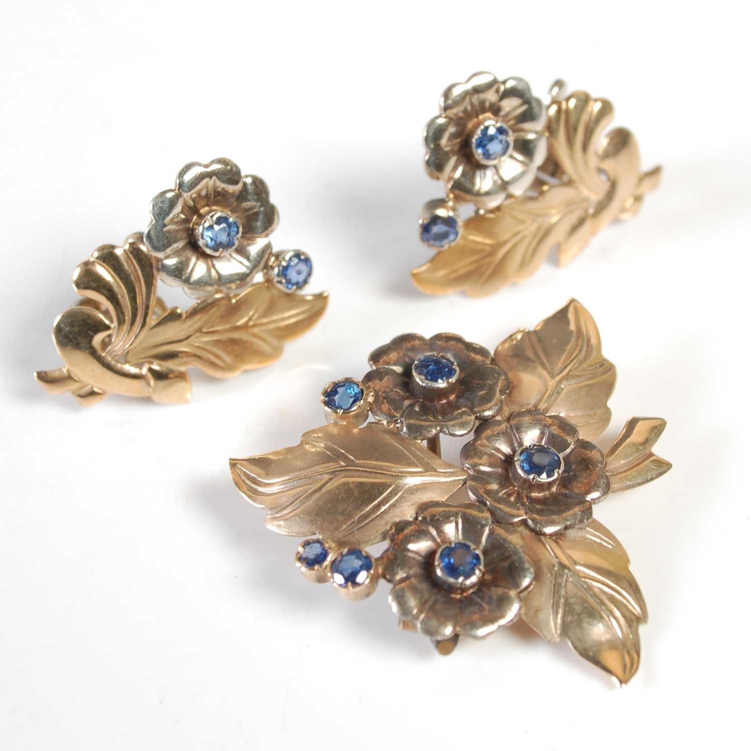 Lot 50 - A late 19th / early 20th century yellow and