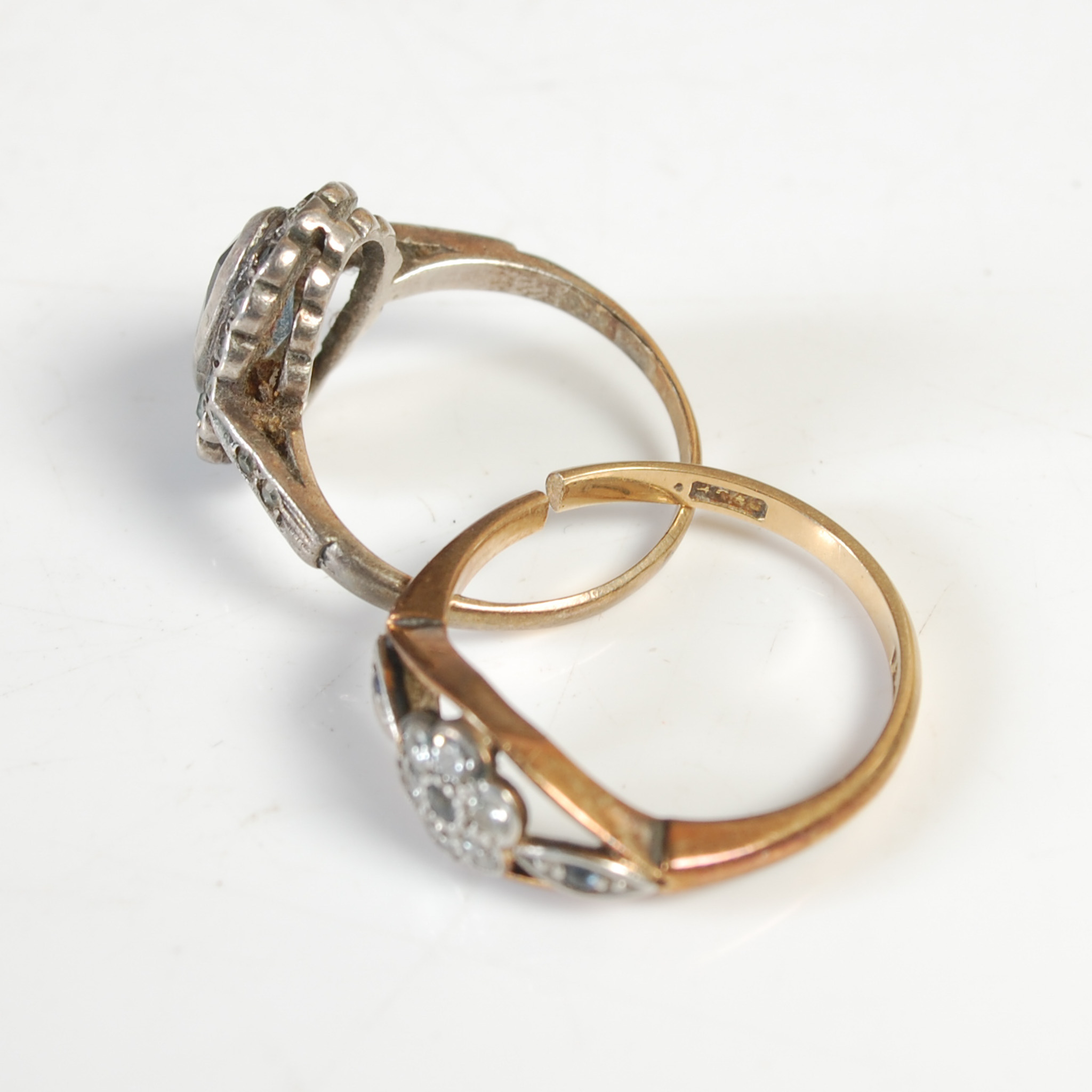 Lot 57 - An early 20th century yellow and white metal