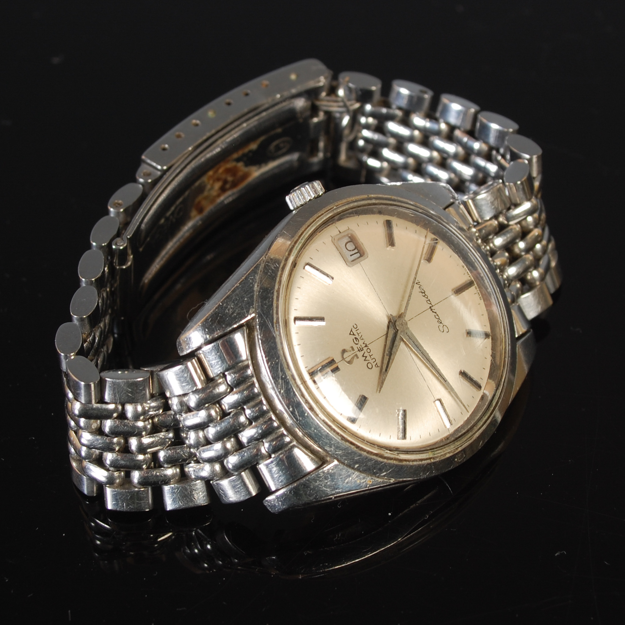 Lot 85 - A vintage gentleman's Omega Automatic