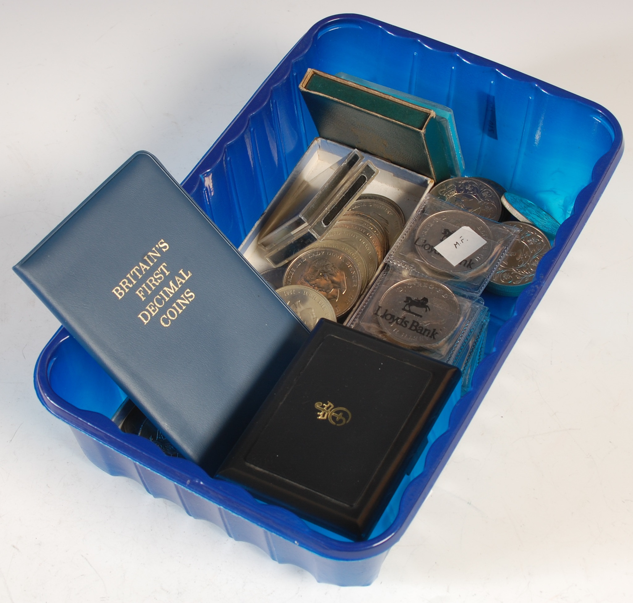 Lot 91 - A collection of assorted coinage, to include