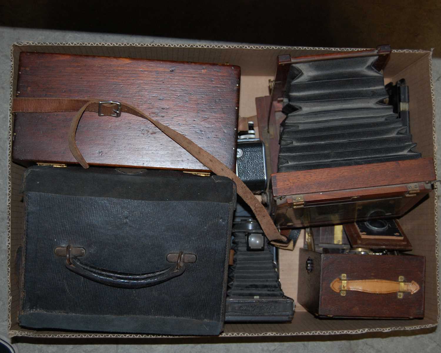 Lot 476 - Box - vintage cameras and components to