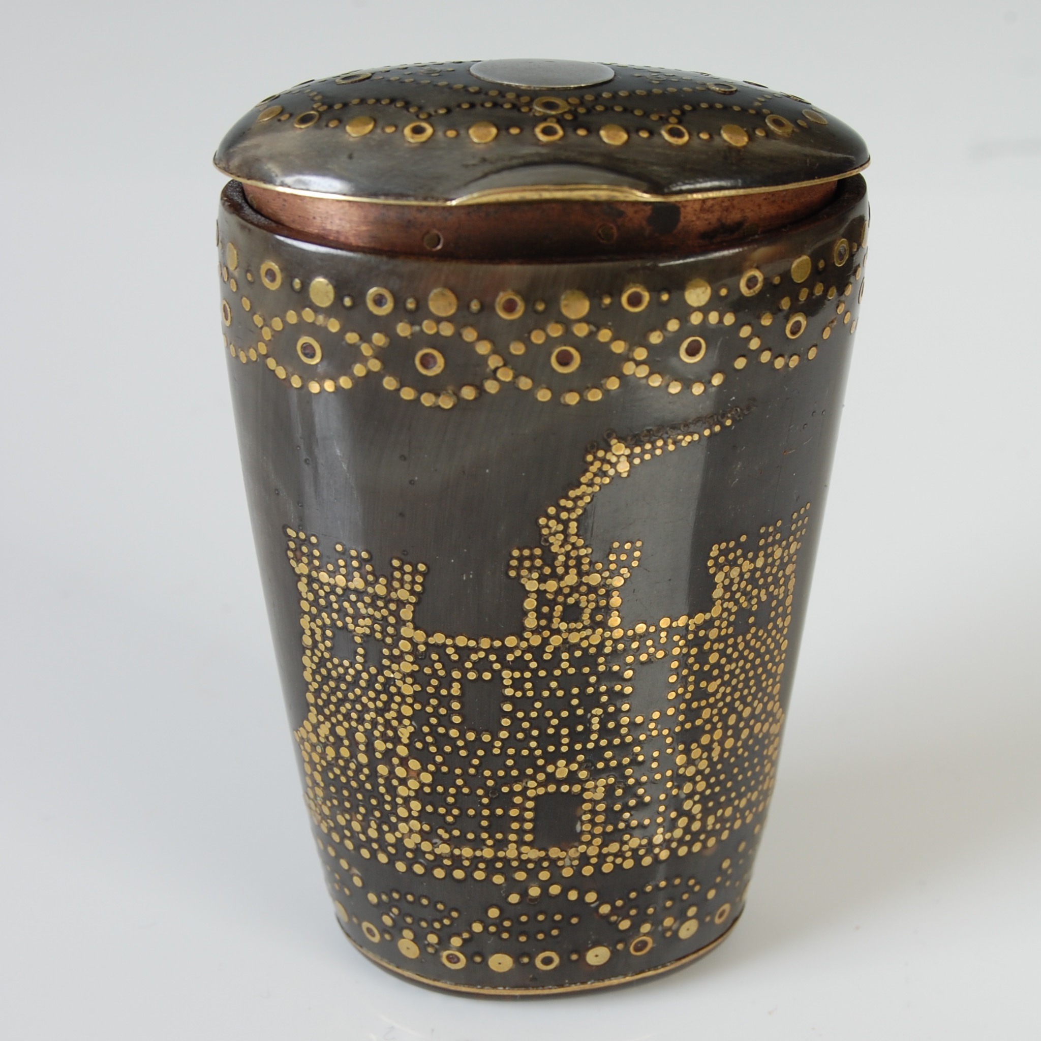 Lot 281 - A highly unusual Scottish horn upright oval