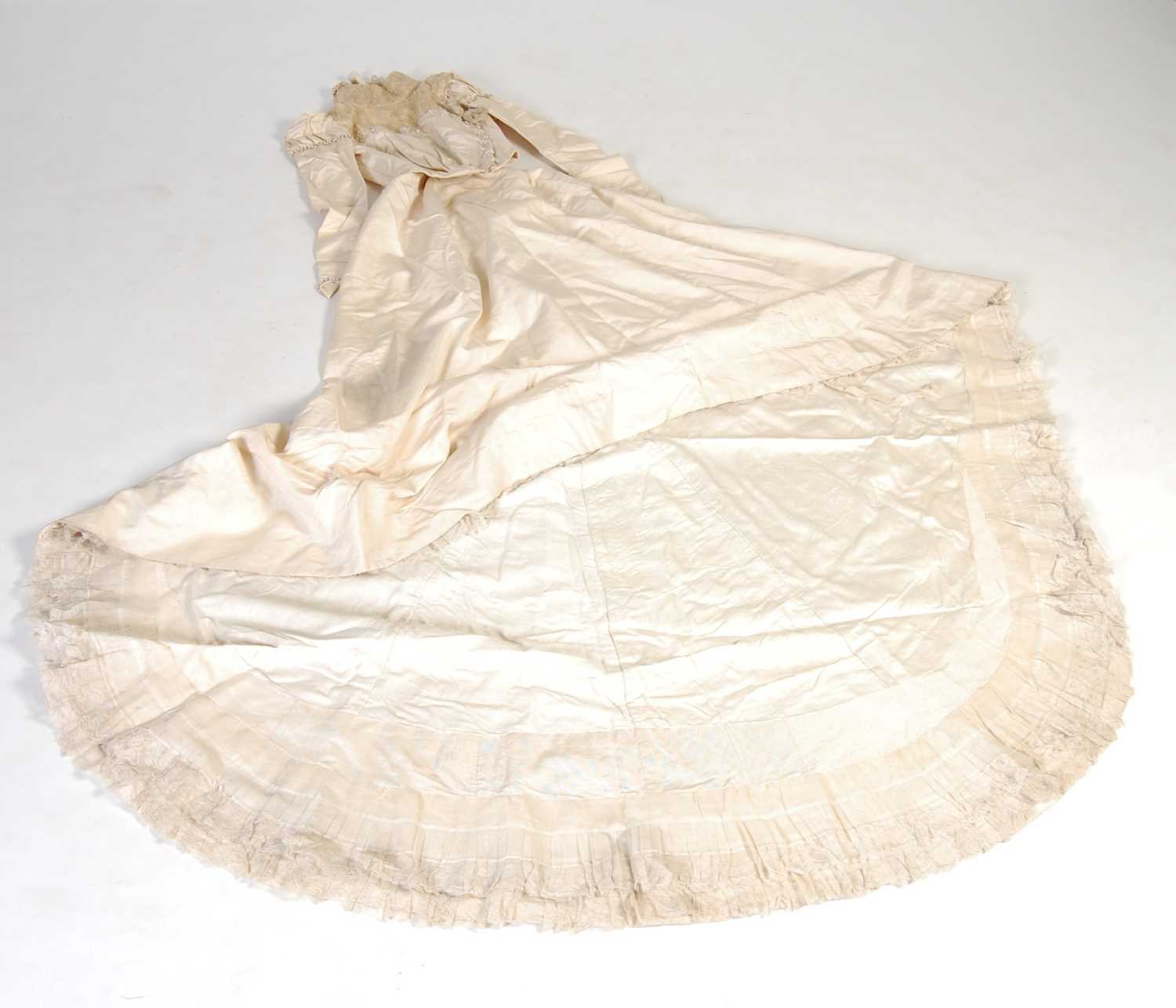 Lot 185 - A Victorian ladies two-part dress,