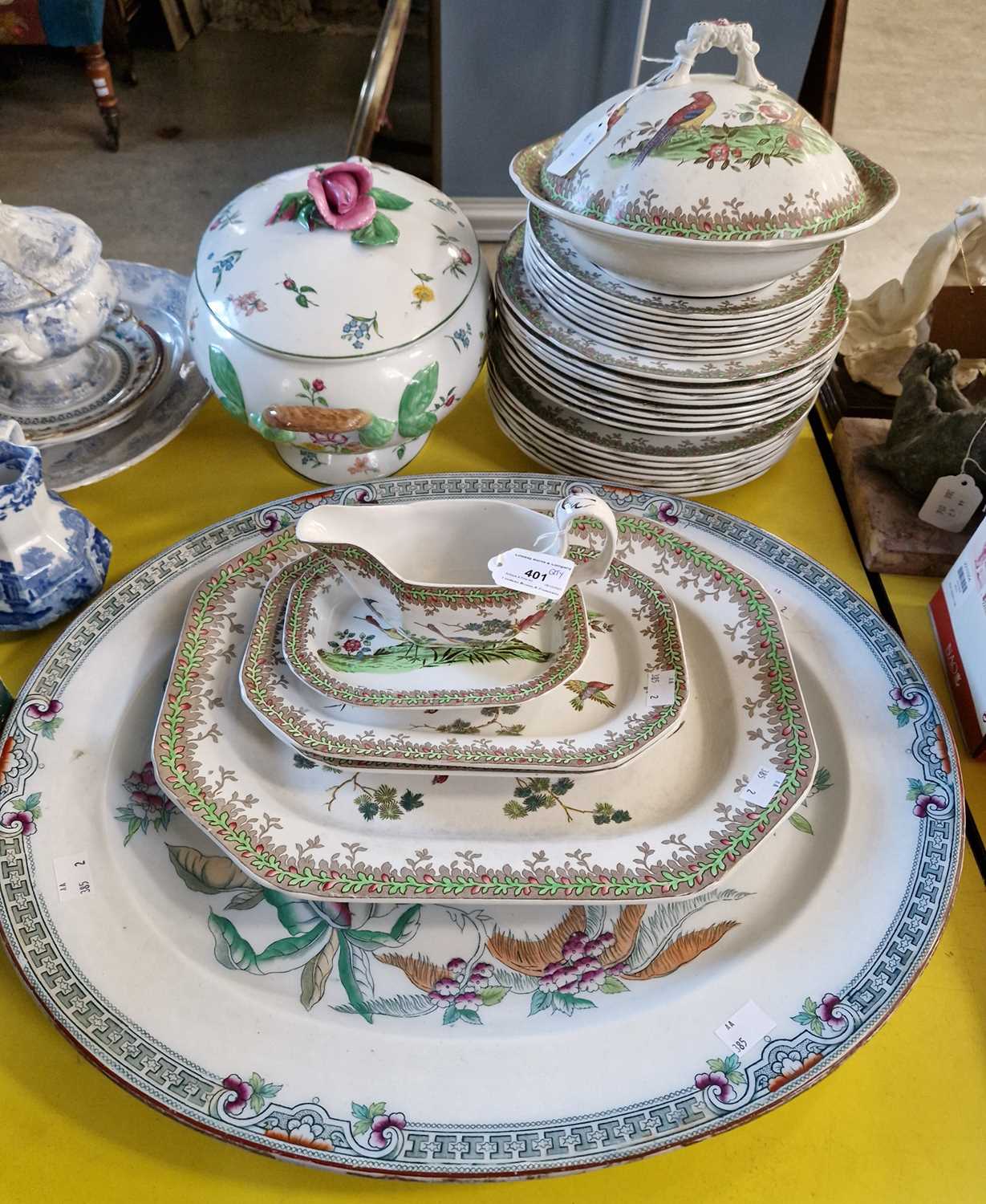 Lot 401 - A Copeland Spode Spring pattern part dinner