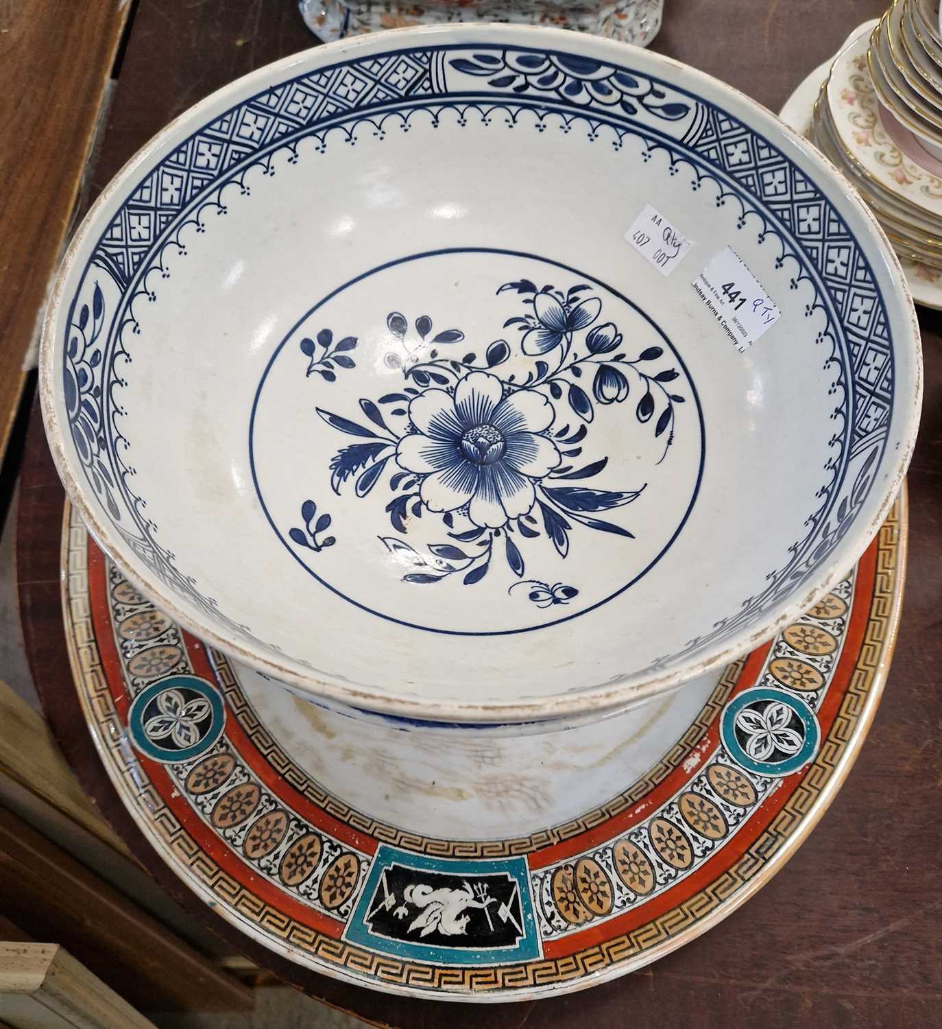 Lot 441 - A Masons Ironstone Imari part dinner set by