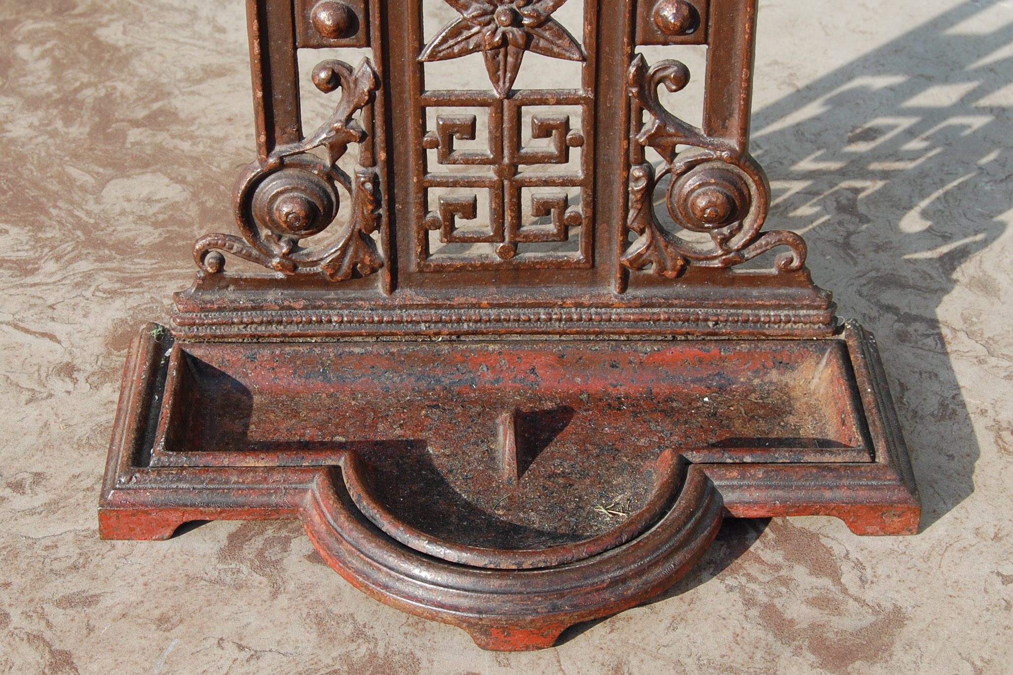 Lot 89 - A Victorian Falkirk Foundry cast iron stick