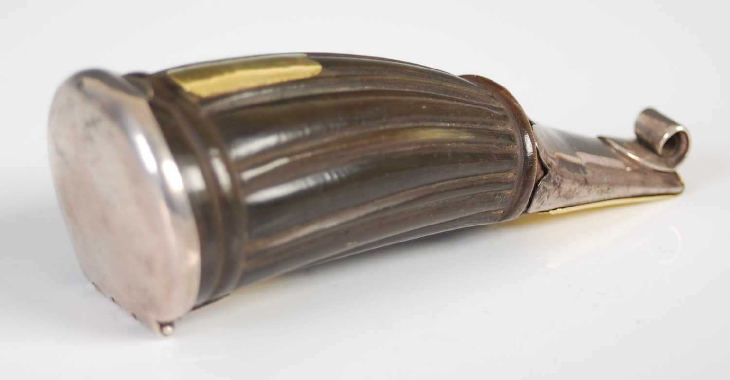 Lot 299 - A Scottish curved horn snuff mull with
