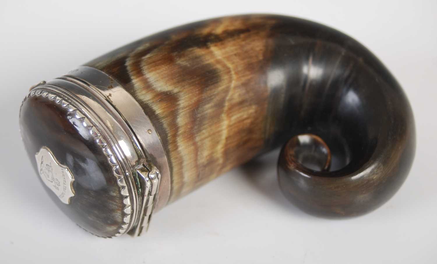 Lot 252 - A Scottish curly horn snuff mull with silver