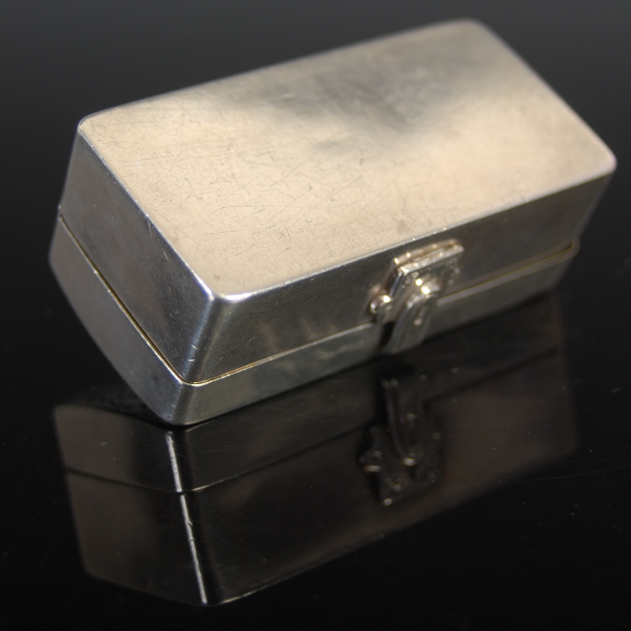 Lot 414 - A 19th century Dutch silver rectangular box,