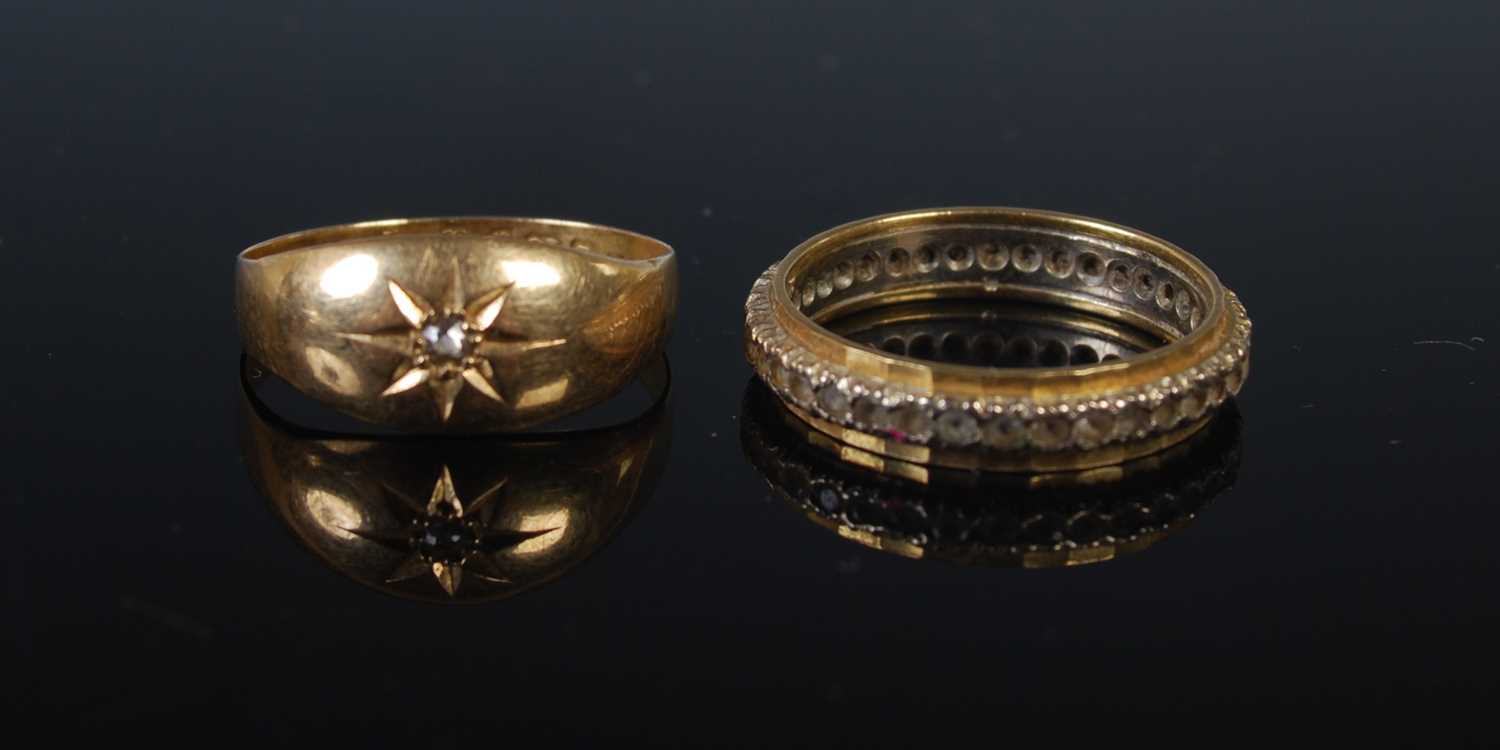Lot 53 - A vintage 18ct gold and diamond chip ring,