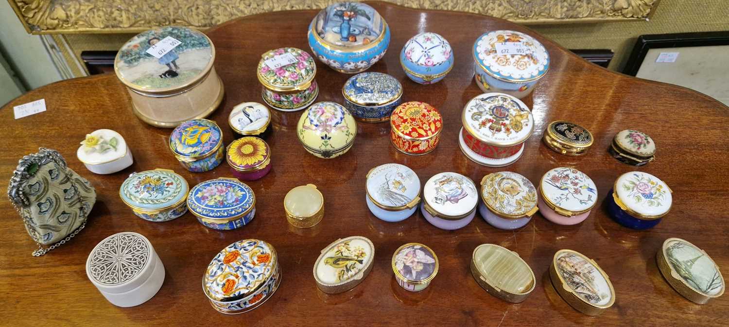 Lot 280 - A collection of assorted enamel boxes to